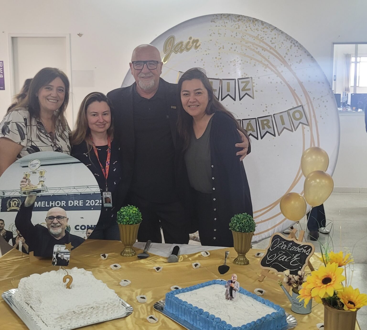 Diretor Regional Celebra com os servidores seu aniversário. – DREMP / SMESP