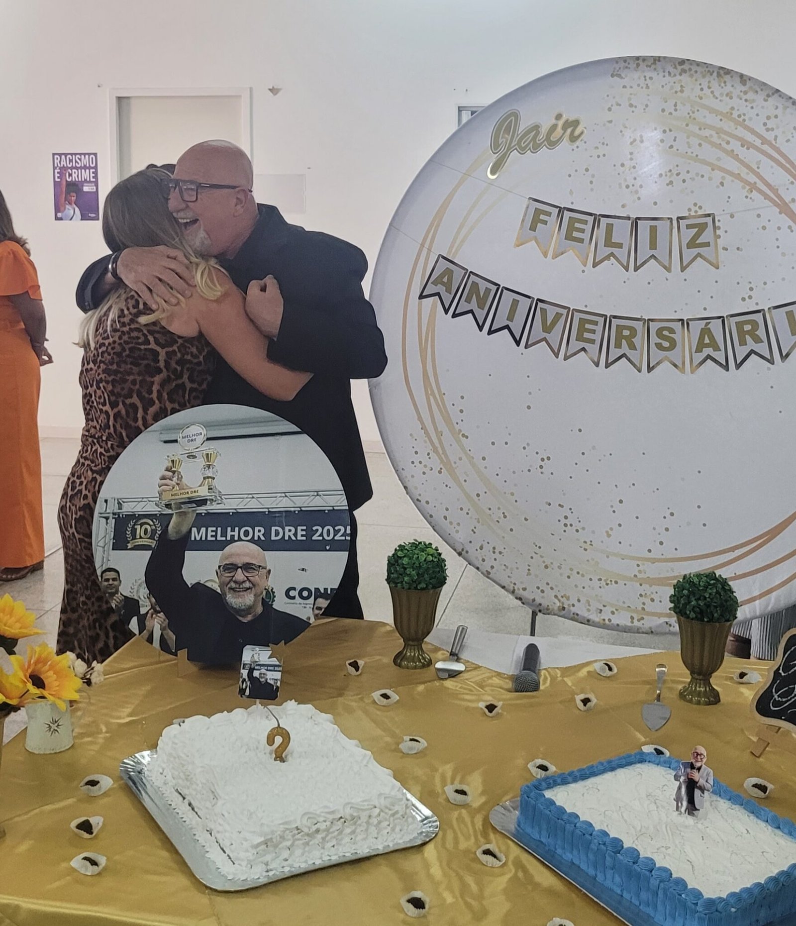 Diretor Regional Celebra com os servidores seu aniversário. – DREMP / SMESP