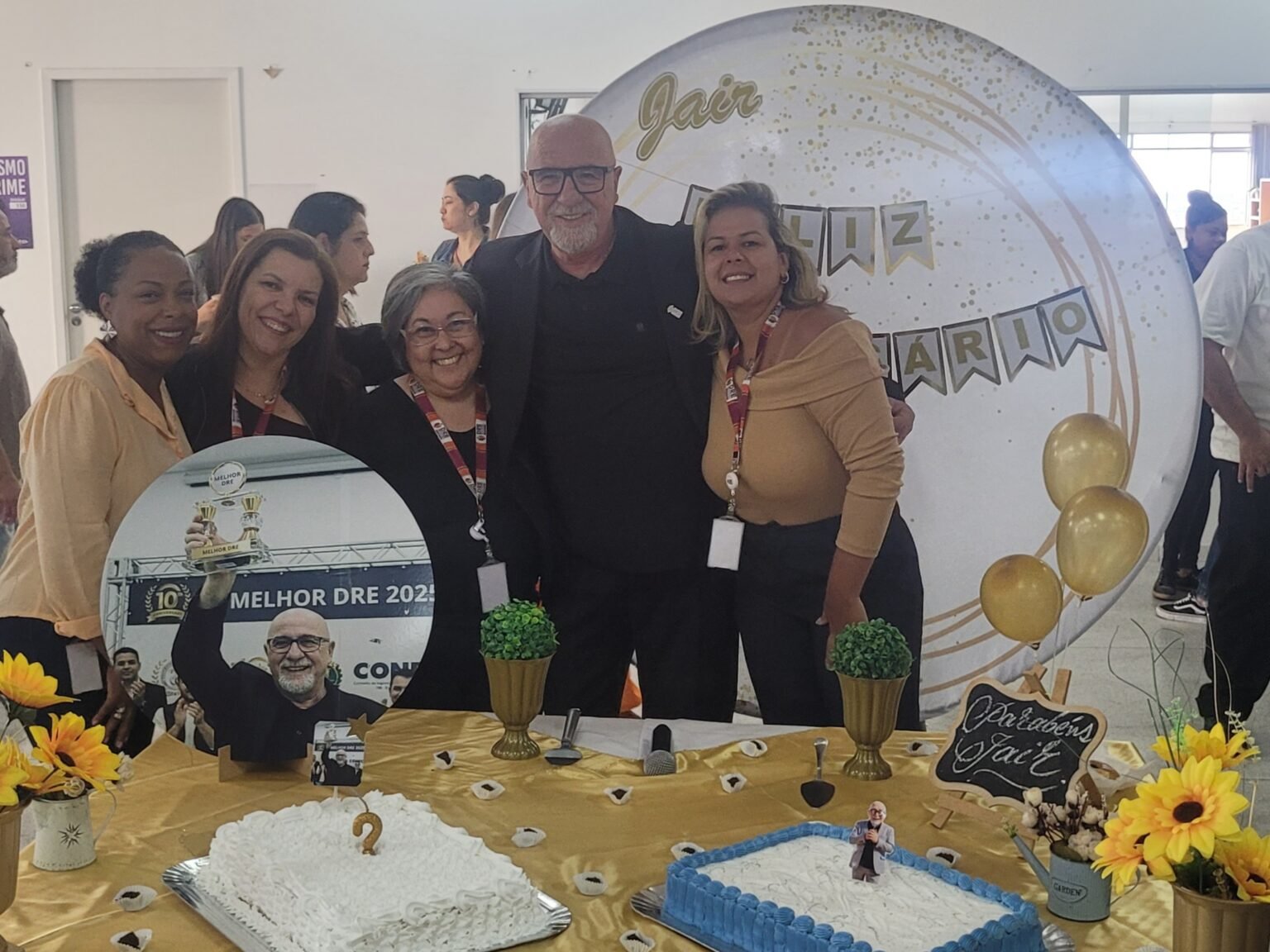 Diretor Regional Celebra com os servidores seu aniversário. – DREMP / SMESP